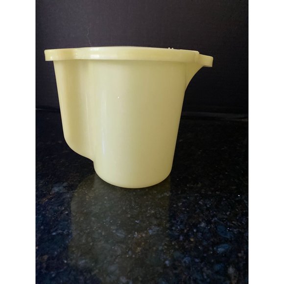 Tupperware | Kitchen | Tupperware Yellow Plastic Pitcher 312 With Lid ...